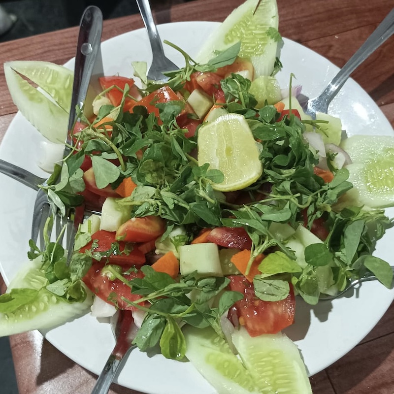 Happy Shack Guesthouse & Restaurant - Sernabatim Beach, Goa